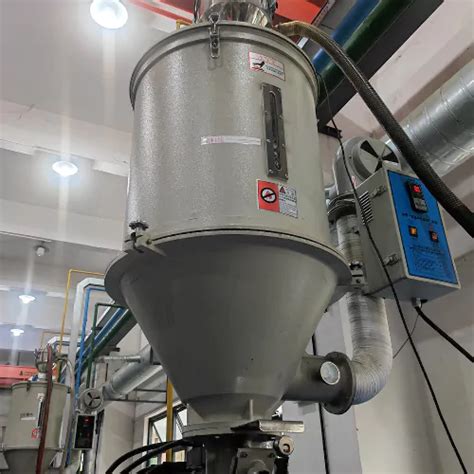 Design And Configurations Of The Hopper In Injection Molding