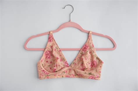 Натюрморт с бюстгальтером и бельем Бесплатно Фото