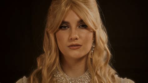 У вікторіанському стилі з відвертими меседжами Roma Tuz презентує новий кліп Королева МУЗВАР