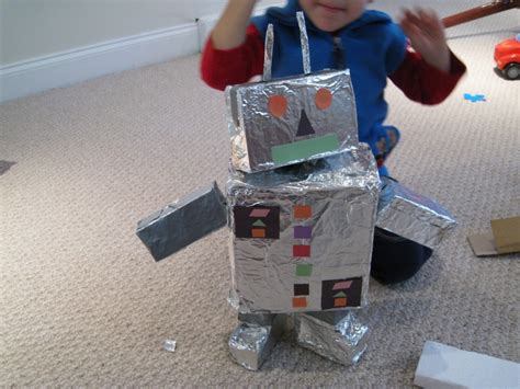 Робот из коробки своими руками Поделка робот своими руками 69 фото идей изделий в виде робота