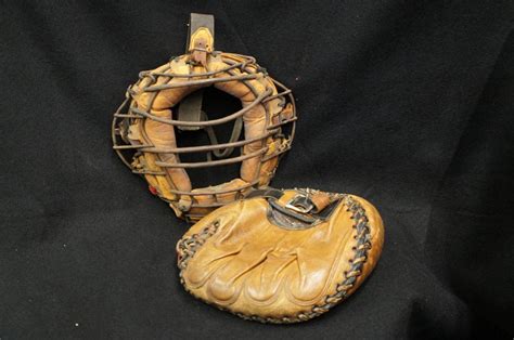 1 Vintage Antique 1920s Old Leather Baseball Catchers Buckle Back Mitt
