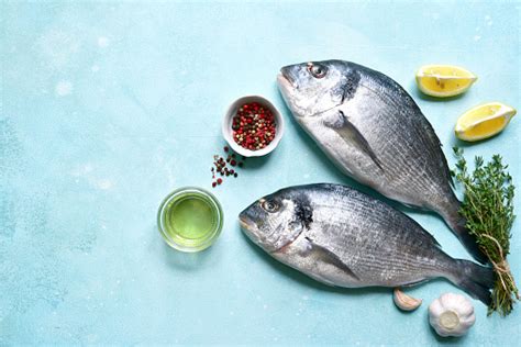 향신료와 원시 유기농 도라도 생선 복사 공간이 있는 상단 뷰입니다 건강한 생활방식에 대한 스톡 사진 및 기타 이미지 건강한 생활방식 건강한 식생활 구석기 다이어트