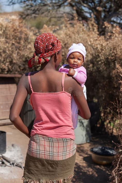 Madre Africana Foto De Archivo Imagen De Africano Pobreza