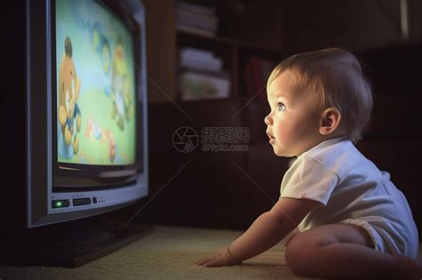 看电视动画的婴儿高清图片下载 正版图片600296903 摄图网 看电视动画的婴儿高清图片下载 正版图片600296903 摄图网