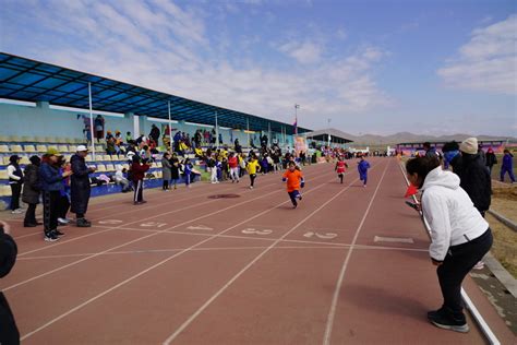 Ii V ангийн сурагчдын дунд “Хөнгөн атлетикийн” тэмцээнийг Налайх дүүргийн Хөнгөн атлетикийн зам