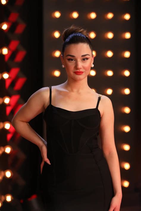 ვინ არის ტიკტოკერი გოგონა რომელმაც ნიკოს ბენდში მანუ მურღულია ჩაანაცვლა ანანო სამხარაძის