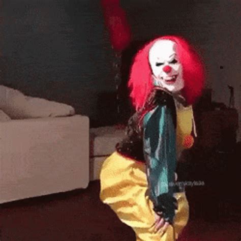 It Clown  Dancing