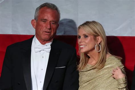 Cheryl Hines Uses Naked Rfk Jr Video To Hawk Maha Candles