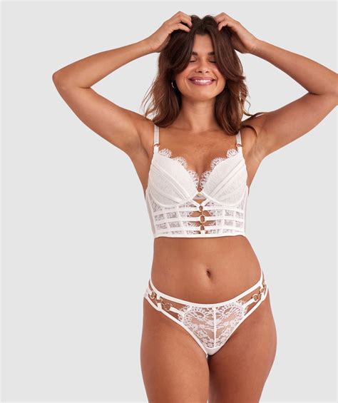 Bras N Things Vamp A Love Affair V String Ivory