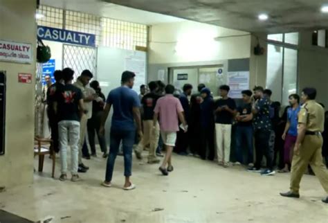 အိန္ဒိယနိုင်ငံရှိ တက္ကသိုလ်တစ်ခုတွင် လူနင်းမှုဖြစ်ပွားခဲ့ပြီး အနည်းဆုံးလူ ၄ ဦးသေဆုံးကာ ဒါဇင်ချီ