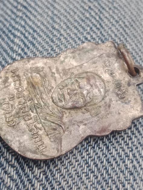 เหรียญหลวงปู่ทวดไม่ทราบที่เนื้อทองแดงออกเงินๆ Ennxo