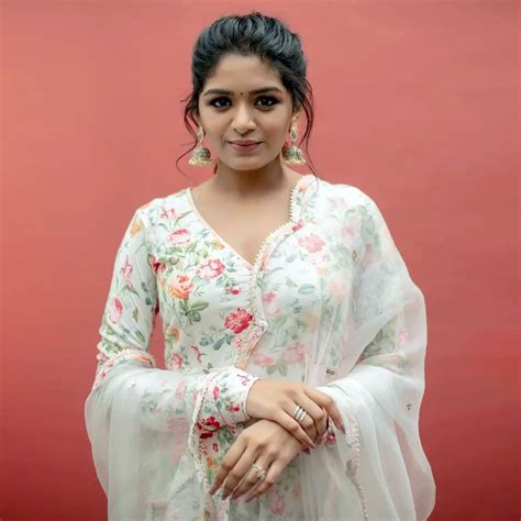 Aditi Shankar ట్రెండ్ అయినా ట్రెడిషన్ అయినా నిన్ను మించినవారెవరూ