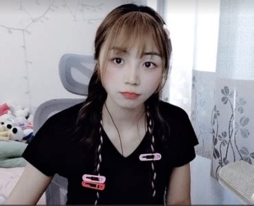 XIAO XUE 含裸照的性感照片墙 Stripchat