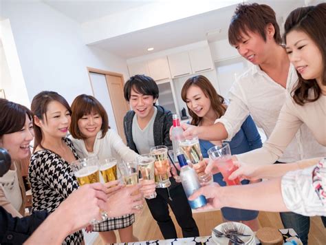 昼間の熟女は過激でエッチ！ちょっと不安で期待がいっぱい王様ゲーム どんどん過激になっていく命令に熟女の下心がむき出しになっていく！300分