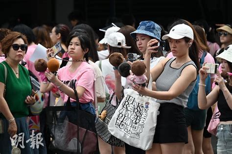 盧瀚霆29歲生日 大批神徒聚集尖沙嘴「教主碼頭」打卡 1734 20240707 Showbiz 明報 Our Lifestyle
