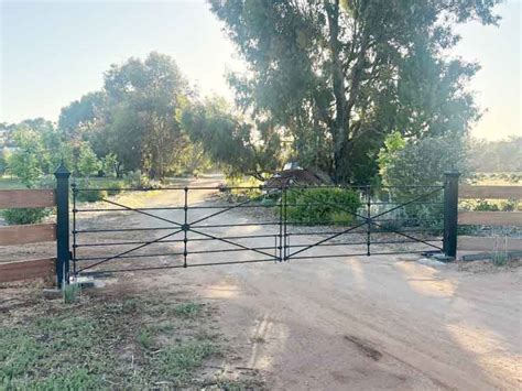 Adelaides Heritage Simpson Cast Jointed Gate Farmweld