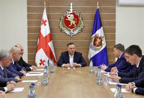 შინაგან ვიცე პრემიერმა შინაგან საქმეთა მინისტრმა ვახტანგ გომელაურმა და მინისტრის პირველმა