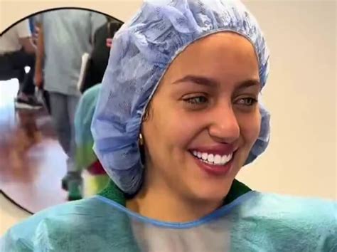 شاهد كيف تحول لون عين فتاة من البني للأخضر بشكل دائم؟ مـزمـز