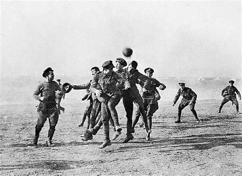 The Christmas Truce All Troops Ceased Fire And Spent Christmas Morning