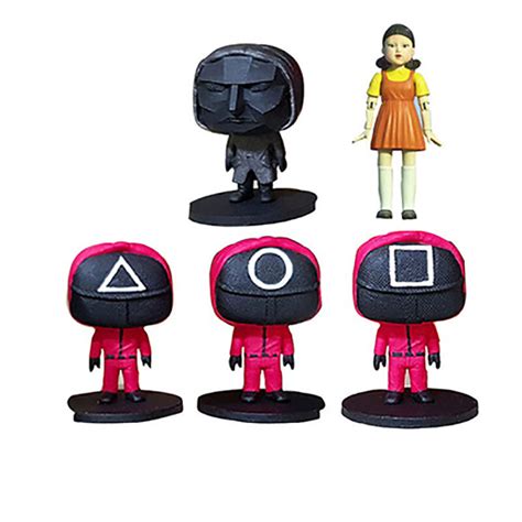 뜨거운 판매 오징어 게임 사랑스러운 재킷 남자 마스크 된 남자 인형 한국어 그림 수 지 동상 크리스마스 선물 할로윈 데스크탑 장식품 장난감 액션 And 장난감 피규어 1