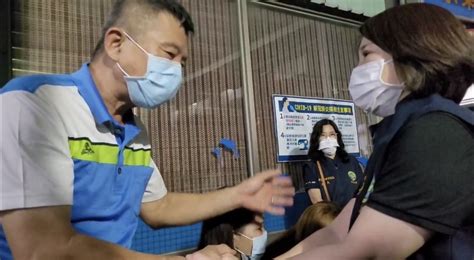 屏東工廠爆炸消防員殉職 周春米向家屬致歉 圖