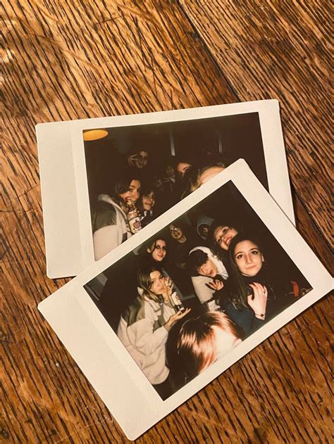 Polaroid With Friends Poloroid Pictures Polaroid Pictures Polaroid