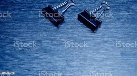 편지지 항목을 바탕 화면에 누워 있습니다 집에서 일 하는 장소 의 가방에 대한 스톡 사진 및 기타 이미지 가방 개인 장식품 개체 그룹 Istock