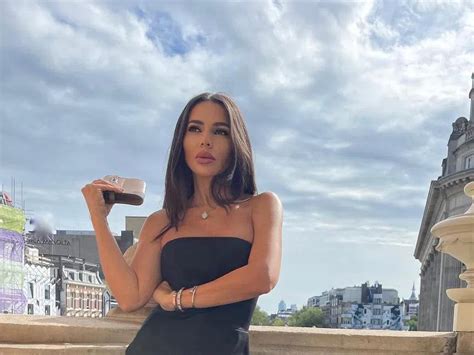 40 е новото 20 Алисия показва секси тяло по бански Звезди Woman Bg