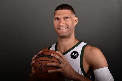 Who Is Brook Lopez Brother Alex Lopez Wiki And Age