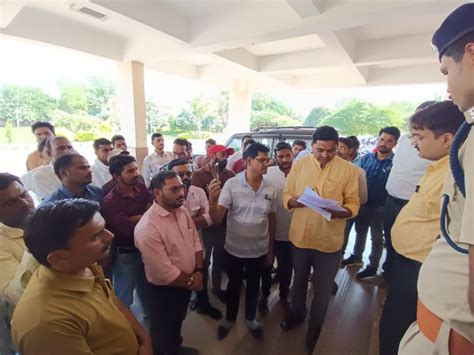 Employment Assistants Submitted A Memorandum To The Naib Tehsildar