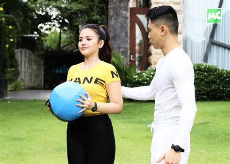 Personal Gym Traine နဲ့ Gym ဆော့နေတဲ့ မော်ဒယ် သင်ဇာ