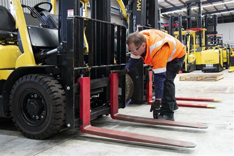5 Essential Forklift Driving Tips For Safe Operation