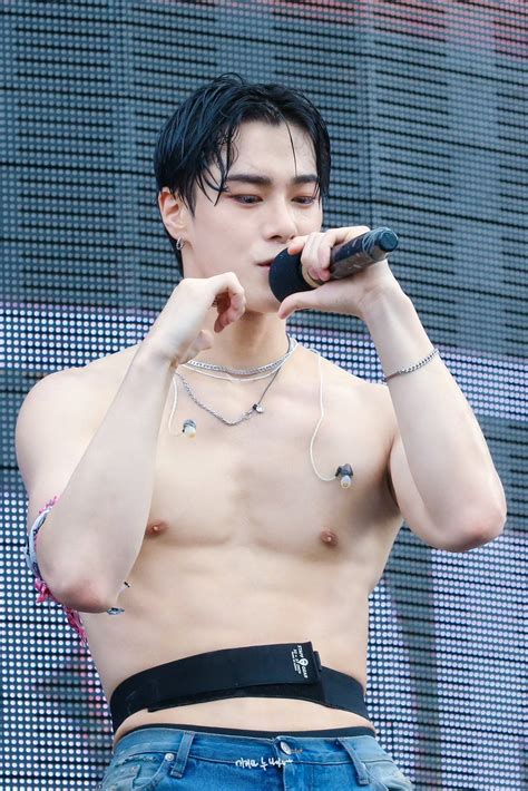 1년전 오늘 워터밤 완전 찢어놨던 문빈😏 인스티즈 Instiz 이슈 카테고리