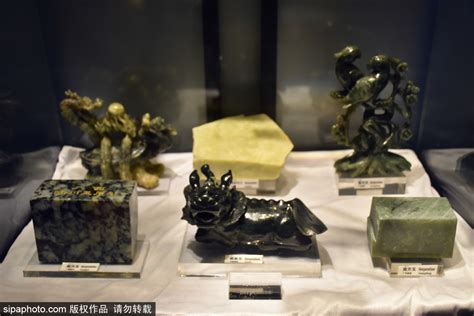 中国地质博物馆宝石厅众多珍贵珠宝令人目不暇接