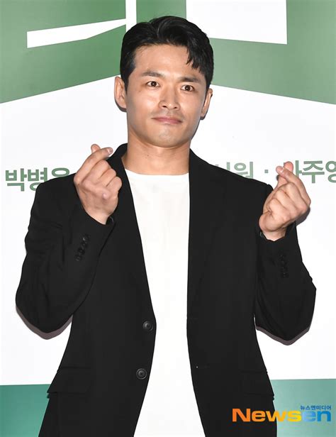 김철윤 ‘로비 응원해요 [포토엔hd]