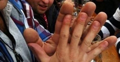 우연히 만난 거인 얼마나 크길래거대한 손 크기