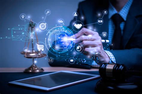 사업가는 사무실 책상에 있는 태블릿을 통해 계약서에 서명하고 디자인하고 그림을 그리고 프로젝트를 스케치합니다 공증 증명서 문서에 대한 승인의 손 개념 스탬프 전자 경영자에