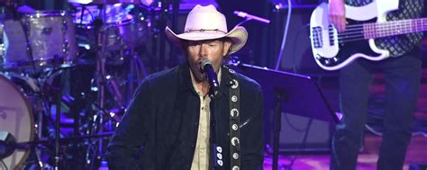 Watch Toby Keiths Unforgettable Final Live Performance Just 2 Months