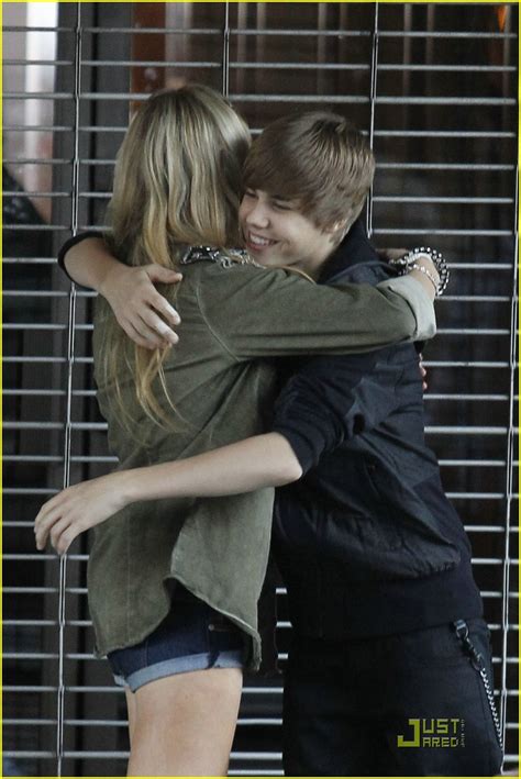 Justin Bieber Cant Stop Smiling Photo 385537 Photo Gallery Just