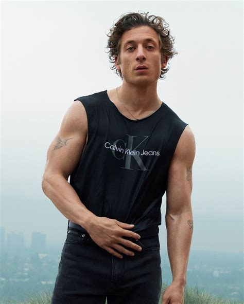 Yes Chef Jeremy Allen White Is Back In New Calvin Klein Ad