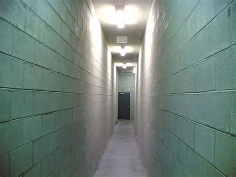 30 Claustrophobia Pictures Of Scary Tight Spaces