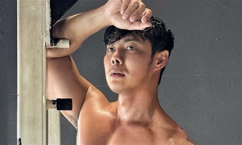 แมน การิน เผยความแซ่บ ถอดเสื้ออวดกล้ามแน่นมาก เห็นเส้นขึ้นเป็นริ้ว