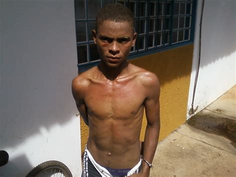 Voc Tem O Direito De Permanecer Informado Rapaz Preso Ap S Furtar Laptop De Garoto De Anos