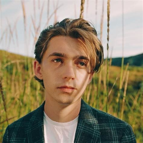 Austin Abrams Biografia Chi è Età Altezza Peso Fidanzata