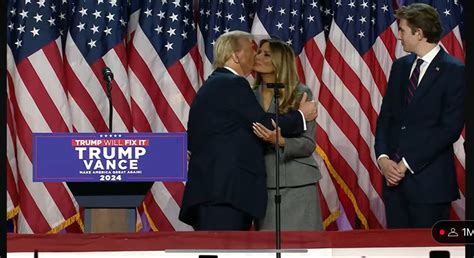 [속보] 트럼프 멜라니아 뽀뽀 입갤 ㅎㅎㅎㅎㅎㅎ  인기 게시물 시보드