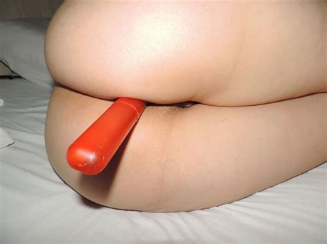 Red Skin Lip Finger Porn Pic