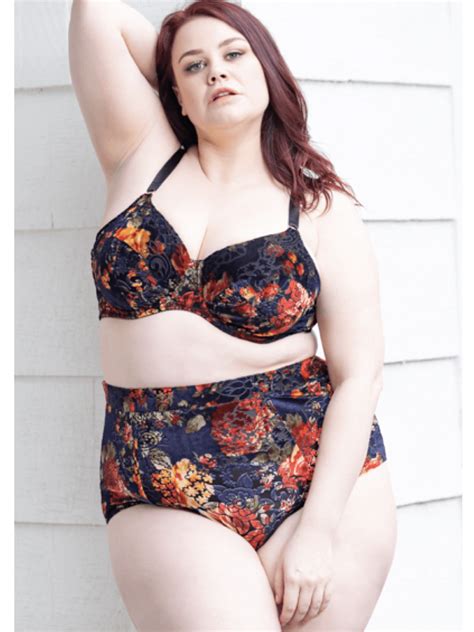Full Figured Women In Lingerie