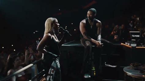 Victoria Monét Stops Her Show To Give Usher A Special T Youtube