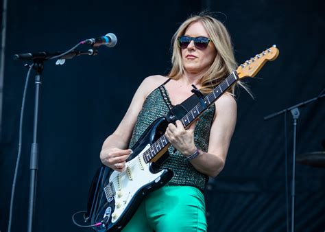 Liz Phair Describes Disastrous Holiday Performance From The Early 2000s