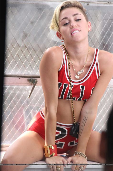 Fomores Giantess Miley Cyrus 1 By Goddessgg On Deviantart